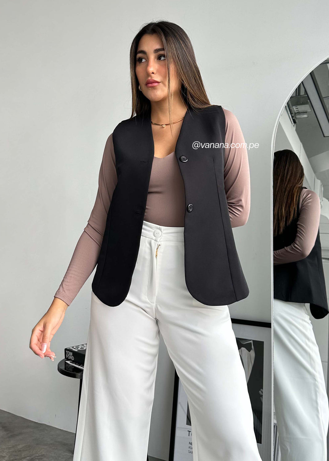 Moda Femenina: Estilo Formal y Casual para Mujeres Jóvenes – VANANA